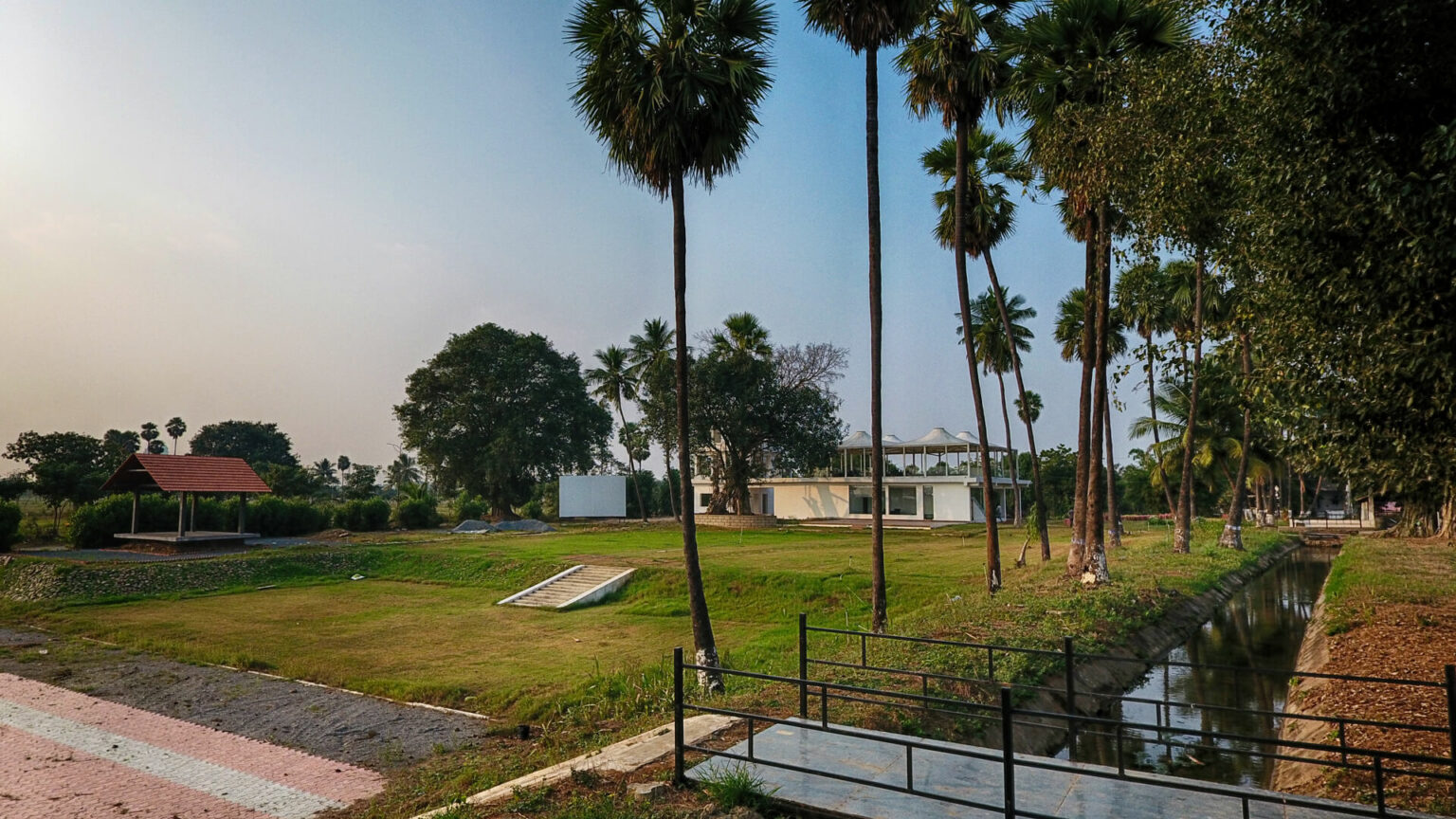 Features & Amenities : Alakananda RiverFront