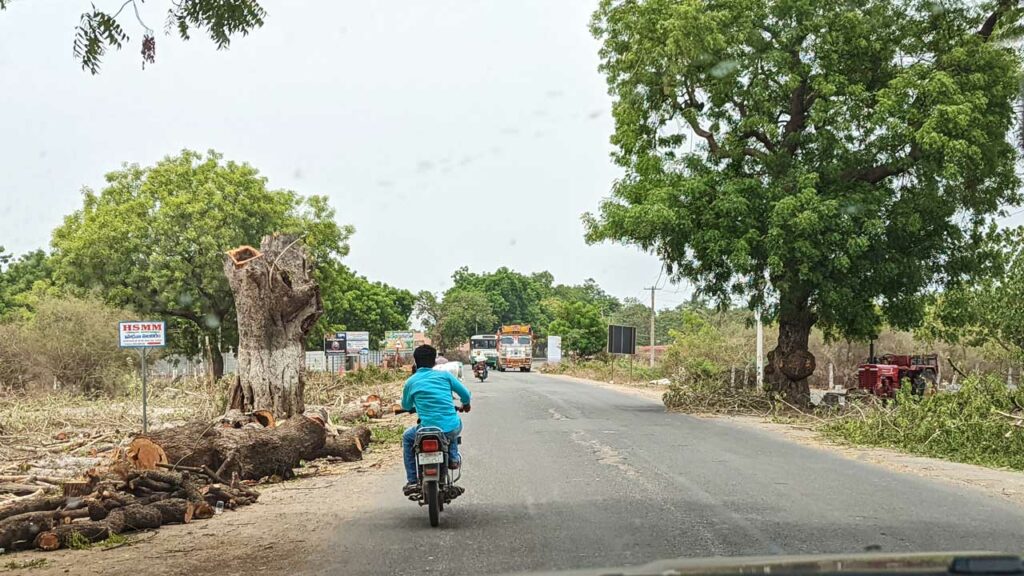 Location & Surrounding Developments : Alakananda RiverFront