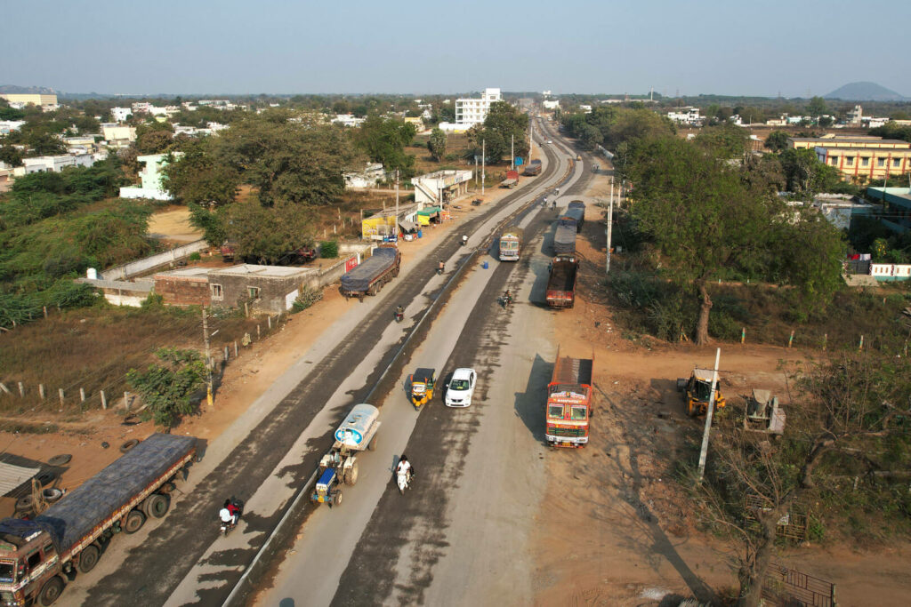 Location & Surrounding Developments : Alakananda RiverFront